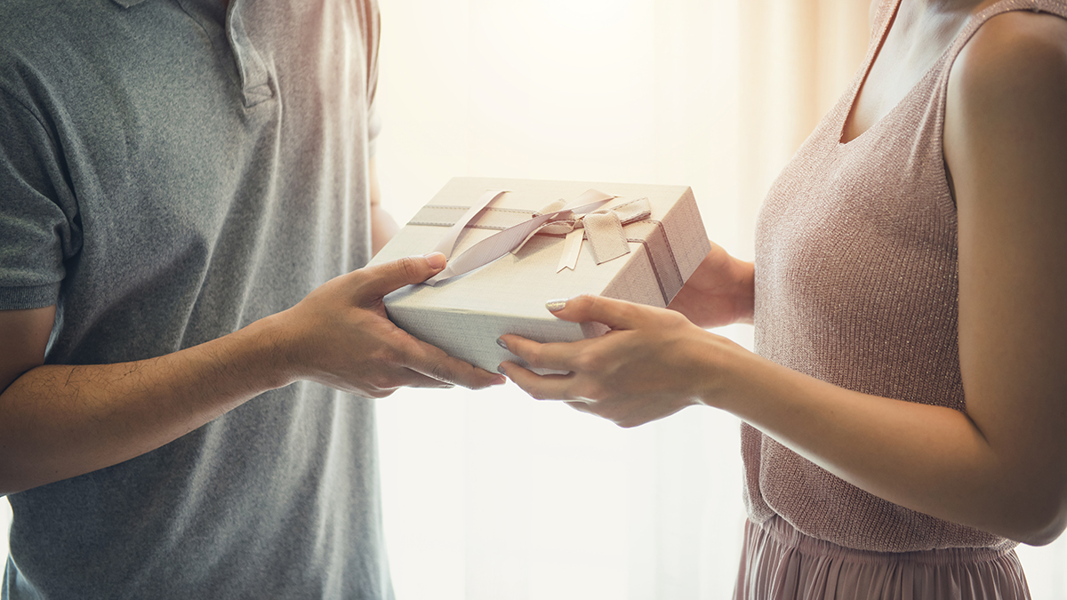 Gift Giving: 5 Tips for Mastering the Art | Petal Talk
