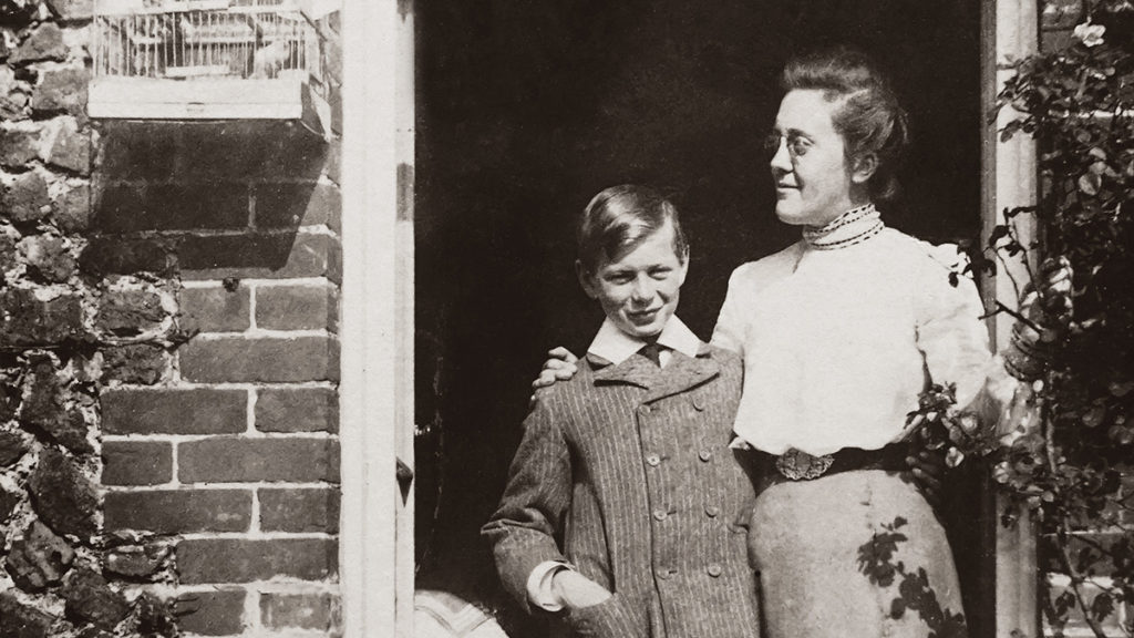 6 of the Greatest Moms in History | Famous Moms | Petal Talk